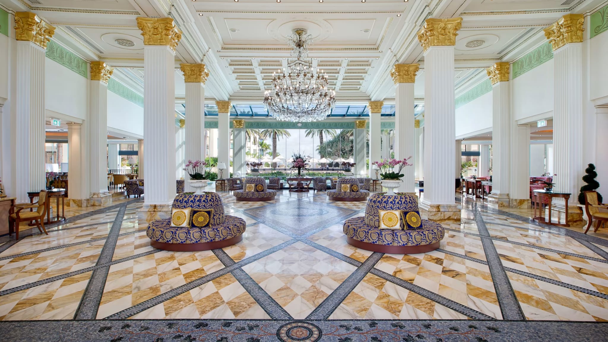 Das Hotel der Dschungelcamp-Begleiter: Ihr Leben im Imperial Hotel Gold ...