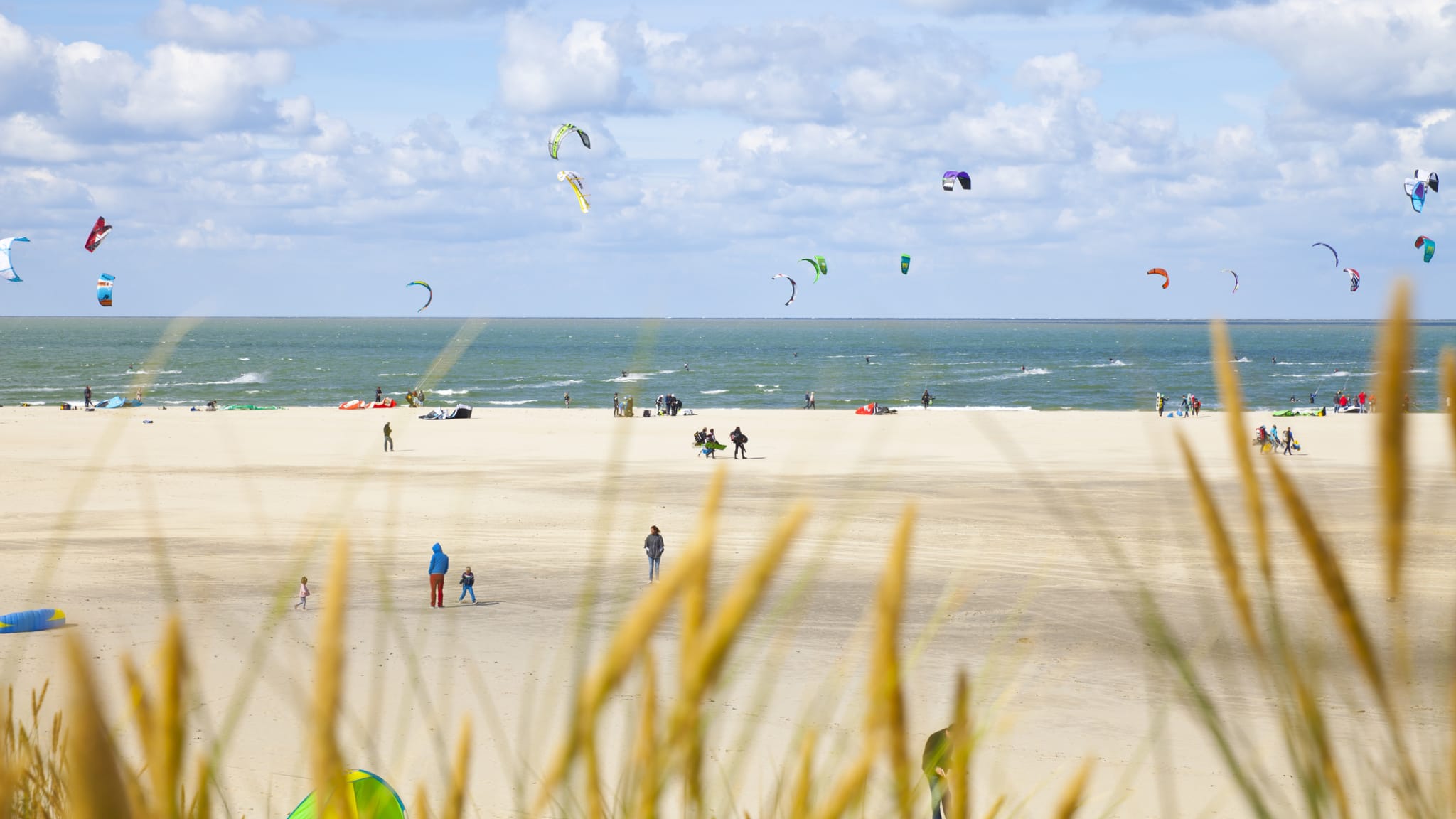 Kitesurfen an der Nordsee: Beliebte Spots im Überblick