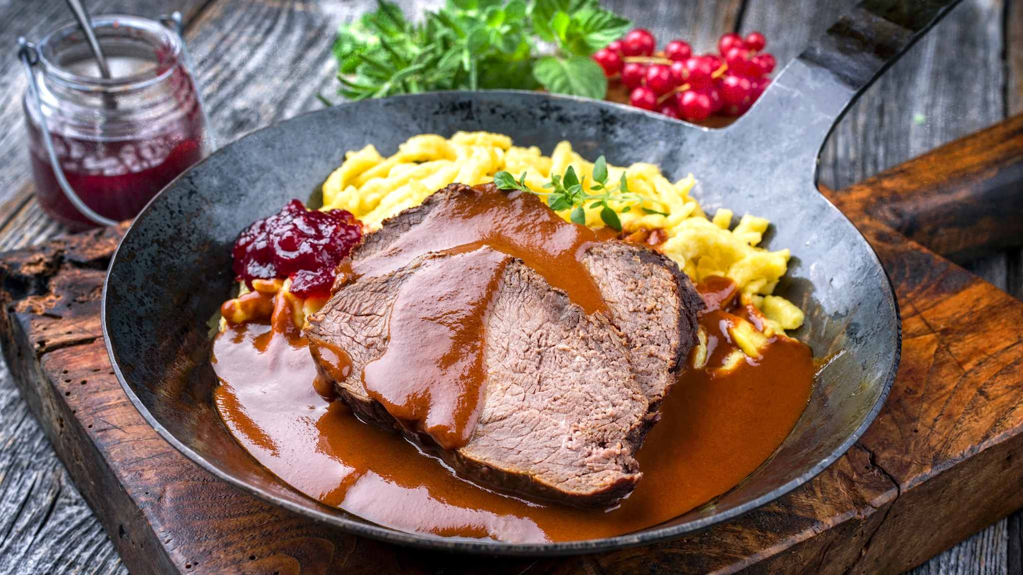 10 typisch deutsche Gerichte, die Du unbedingt probieren solltest
