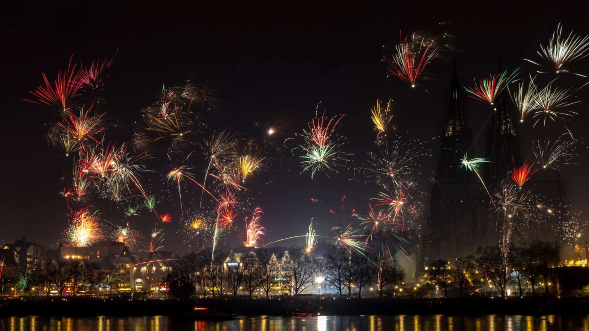 Silvester: Party trifft auf Wellness - die 5 beliebtsten Städte in ...