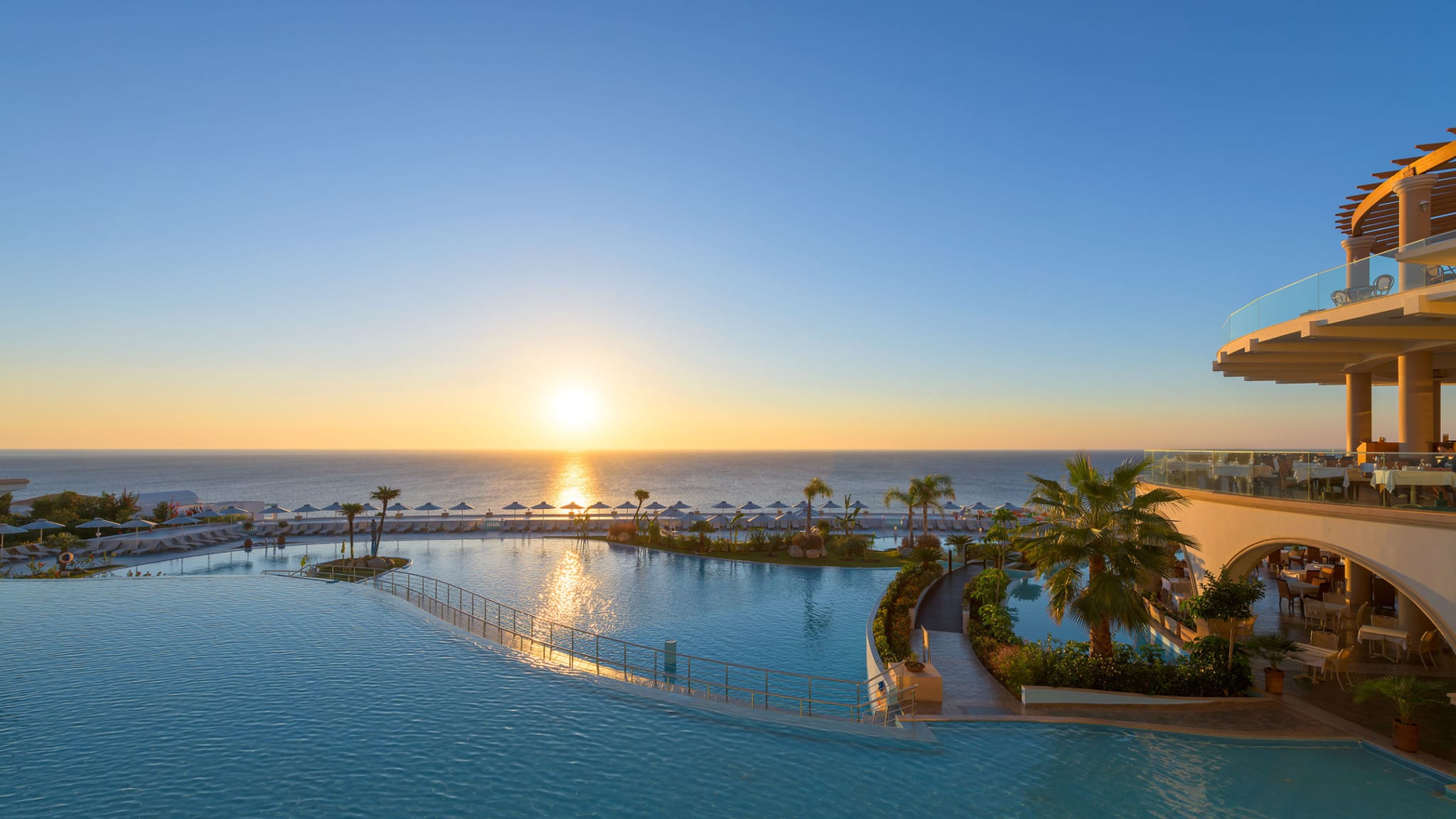 Empfehlungen für Badeurlaub auf Rhodos: 7 Hotels mit XL-Poollandschaft