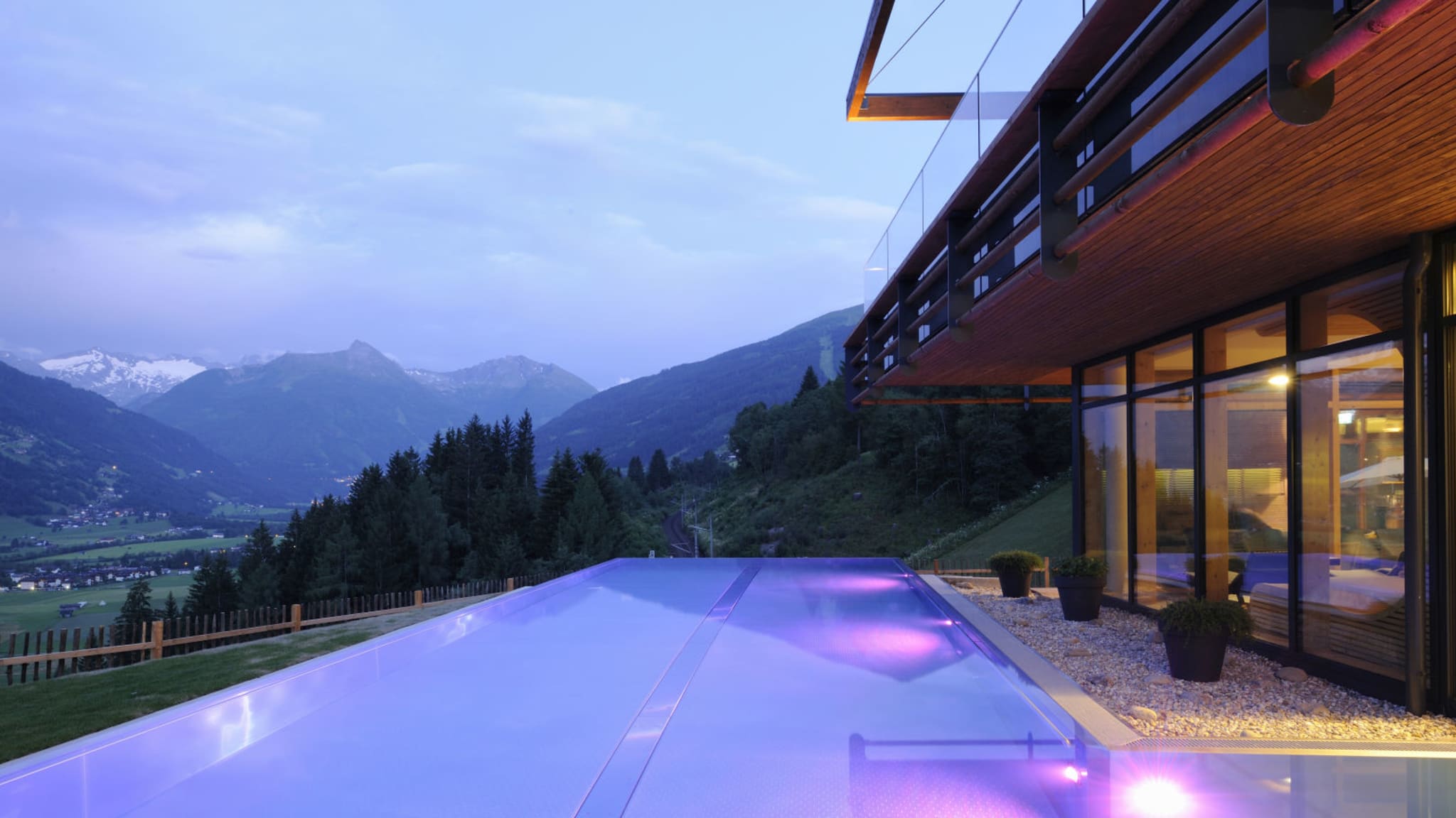 Top 8 Hotels mit Infinity-Pool in Österreich