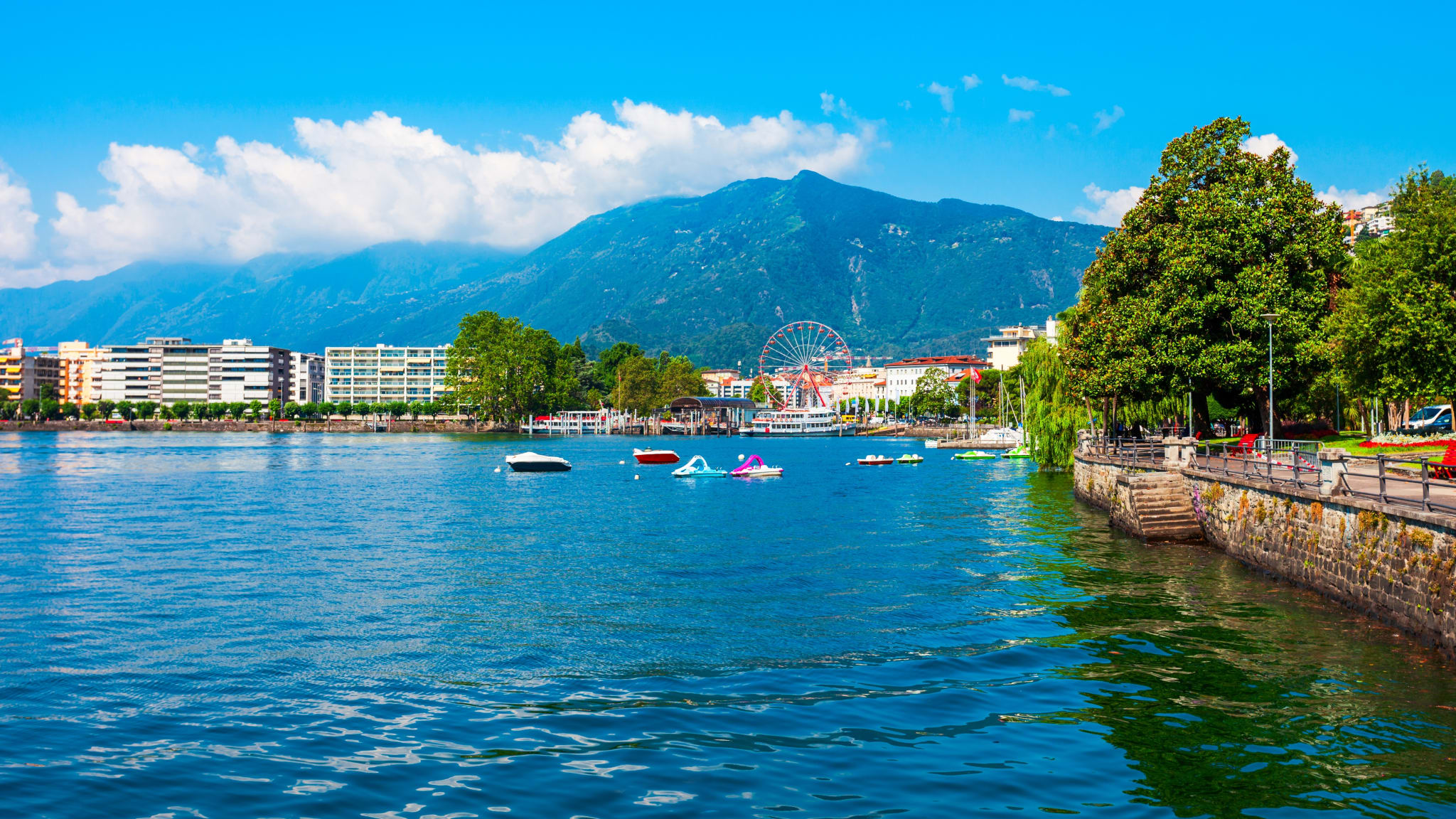 9 schöne Badestrände am Lago Maggiore für Familien