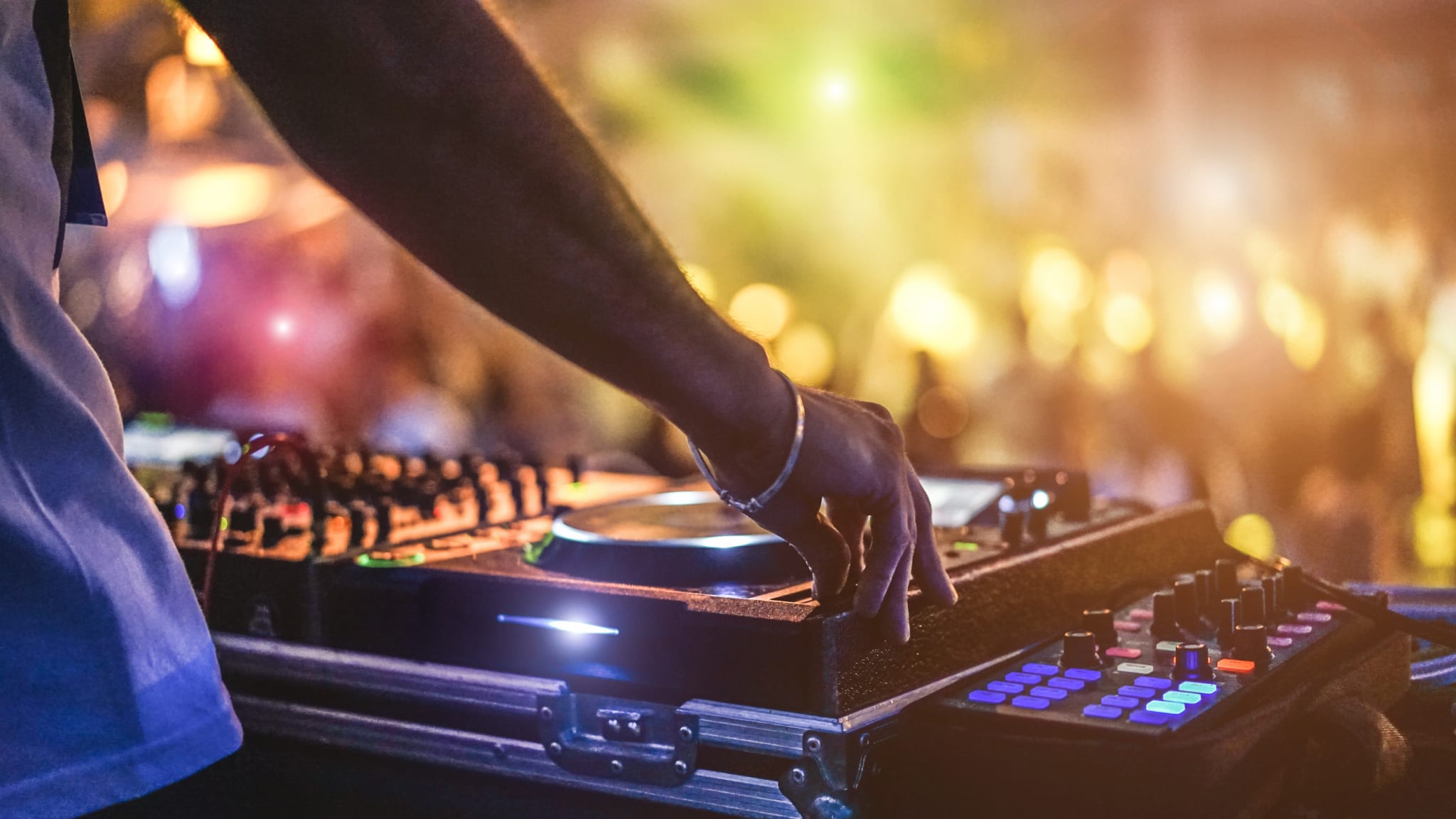 Party auf Sardinien: Diese Clubs & Locations musst Du kennen!