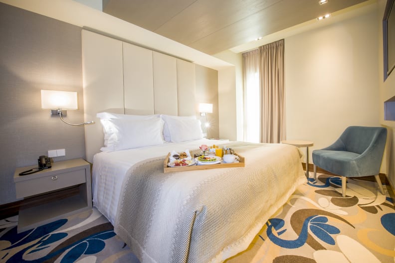 Hotel buchen: Günstige Flüge & Hotels finden bei HolidayCheck