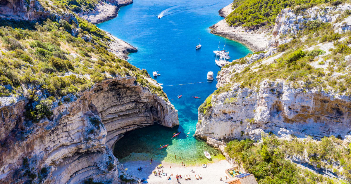 Insel Vis: Die 4 beliebtesten Urlaubsorte für Familien