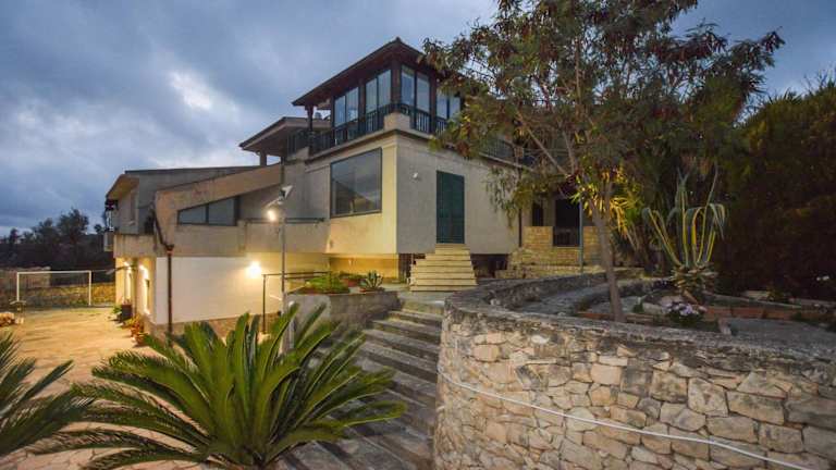 3 Bedroom Nice Apartment In Comiso (Comiso): Alle Infos zum Hotel