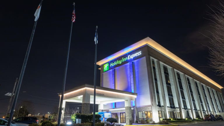 Holiday Inn Express Newark Airport - Elizabeth (Elizabeth): Alle Infos ...