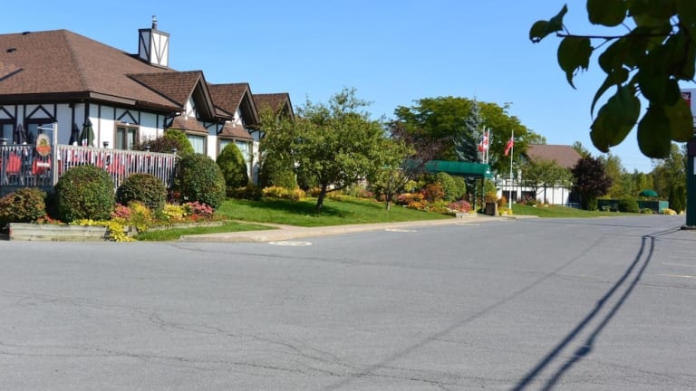 Hotel The McIntosh County Inn (Morrisburg) • HolidayCheck (Ontario ...