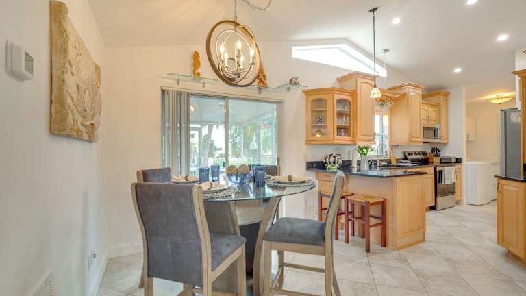Canal-Front Relaxation: Crystal River Home w/ Dock (Crystal River ...