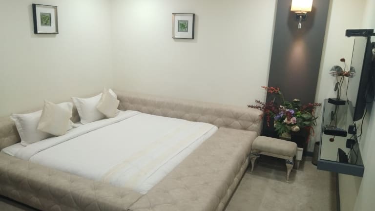 SN Blu Hotel (Ahmedabad): Alle Infos zum Hotel