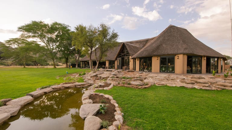 Okapuka Safari Lodge (Windhoek): Alle Infos zum Hotel