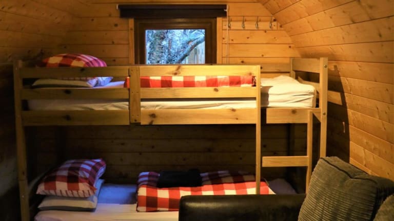 Pine Marten Bar Glenmore Pods (Aviemore): Alle Infos zum Hotel