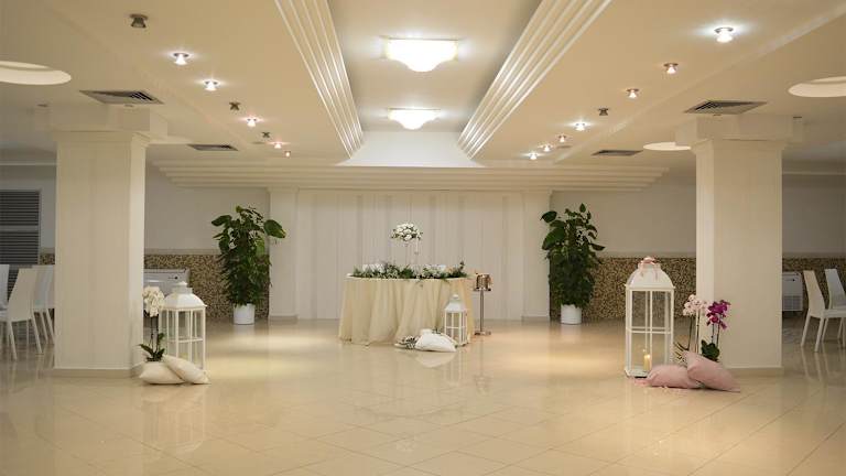 Perla Hotel e Garden - Free Parking and Pool - Open area with Beautiful ...