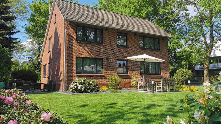 Luxus-FeWo Eagle direkt am Golfplatz mit Garage und Terrasse (Wiesmoor ...