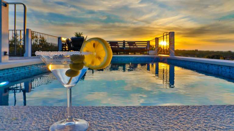 Heritage Holiday House Lori with pool (Postira): Alle Infos zum Hotel