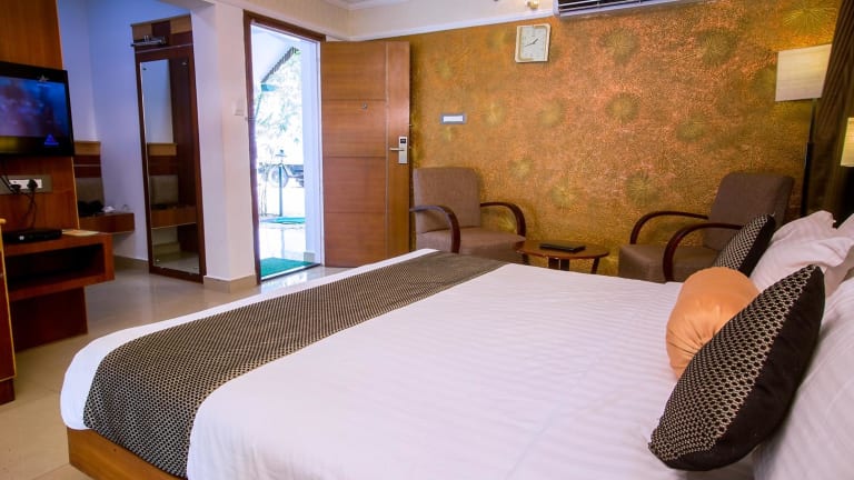 Contour Backwaters Hotel Resort & Convention Centre (Changanacherry ...