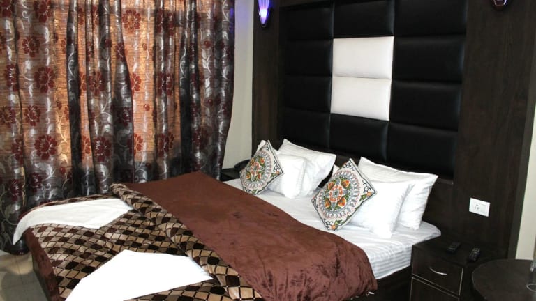 Hotel Samar (Srinagar): Alle Infos zum Hotel