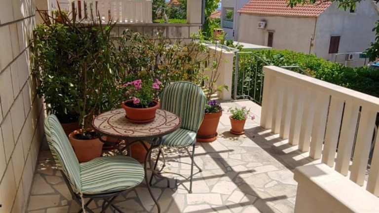 Studio apartment in Bol with sea view, terrace, air conditioning, WiFi ...