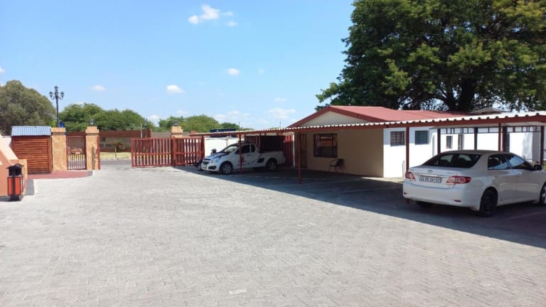 4th Avenue Themepark & Lodge (Rustenburg): Alle Infos zum Hotel
