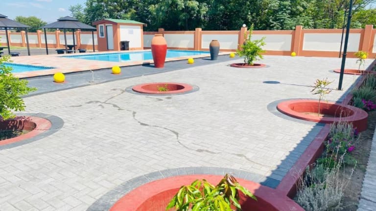 4th Avenue Themepark & Lodge (Rustenburg): Alle Infos zum Hotel