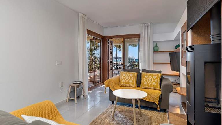 LA GOLA APARTMENT, First-line Beachfront, Newly Refurbished (Port de ...