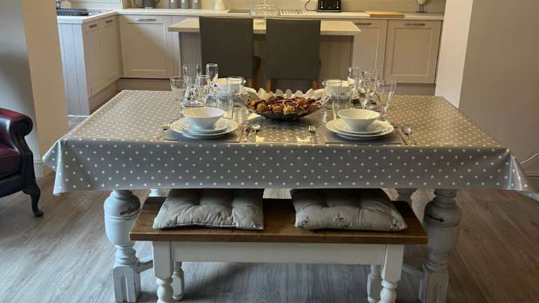 The Coach House Stylish spacious retreat with secure parking ...