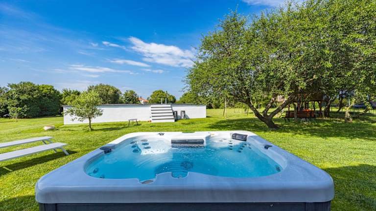 Holiday house Mirna with heated swimming pool and jacuzzi (Pula): Alle ...