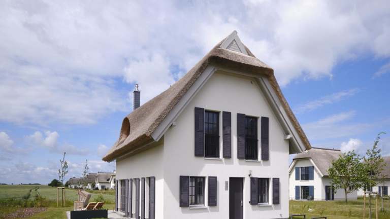 Reetland am Meer - LuxusPlus Reetdachvilla mit 4 Schlafzimmern ...