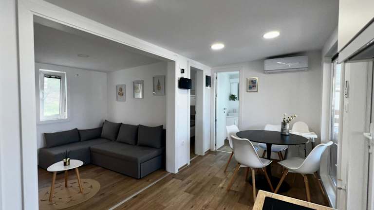 Mobile Home Luxor (Grebastica): Alle Infos zum Hotel