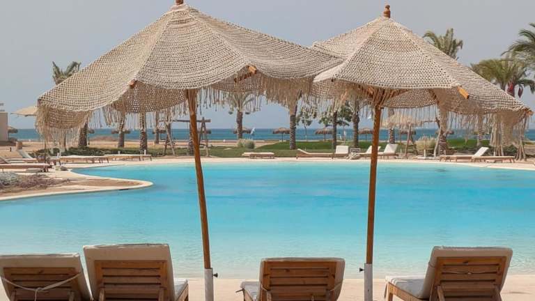 Beachy Pool side Mesca Cabana Somabay Steps to Sea (Soma Bay): Alle ...