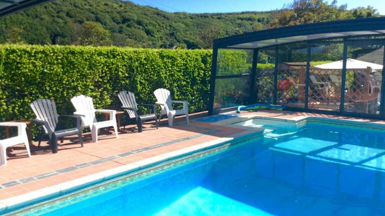 We are Unique ! 4 Min walk to Beach, Pubs, Restaurants, Shops, Heated ...