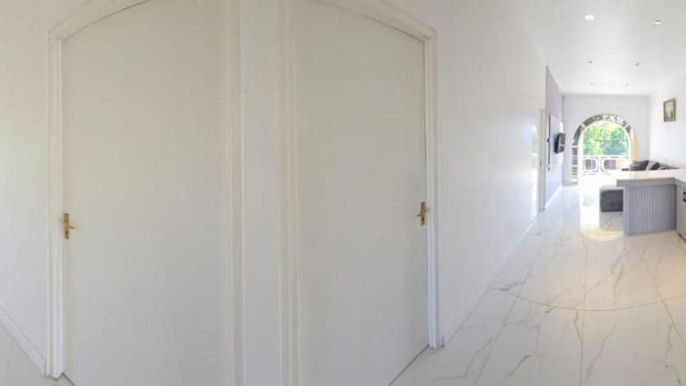 Ramdin's Royalty Luxe appartementen bij de Hertmitage Mall (Paramaribo ...