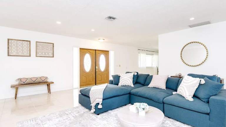 Modern Spacious 5-Bedroom Villa with Pool (Hollywood): Alle Infos zum Hotel