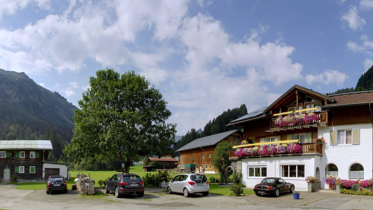 Gästehaus Walliser-Stube (Mittelberg (Vorarlberg)) • HolidayCheck ...