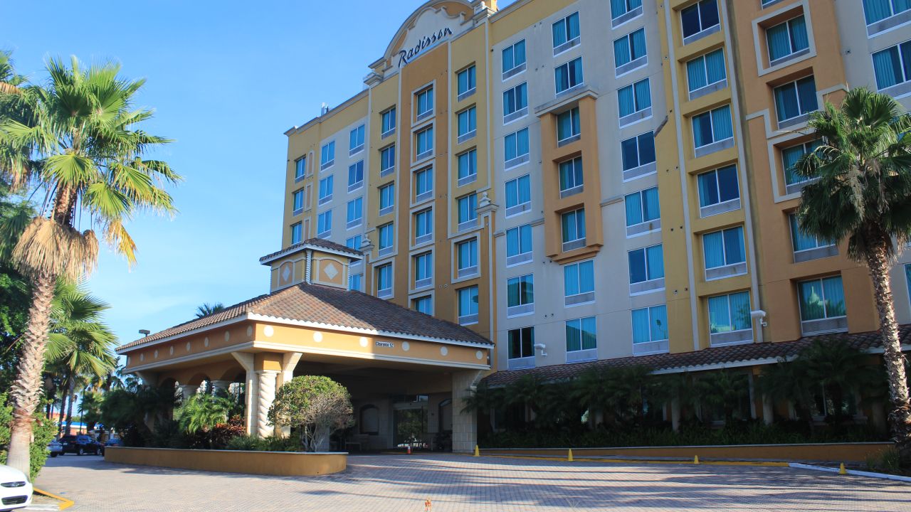 Radisson Hotel Orlando Lake Buena Vista (Lake Buena Vista ...