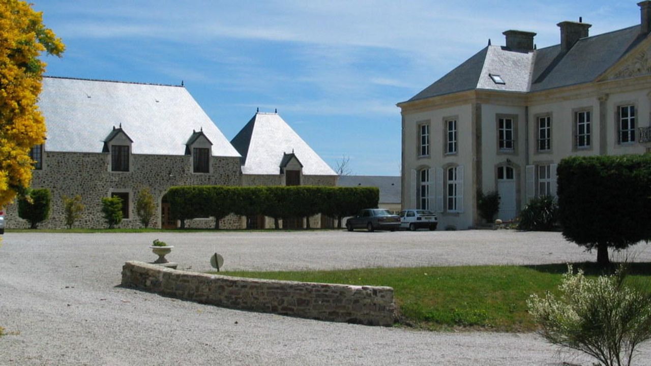 Hotel Chateau De Quineville (Quineville) • HolidayCheck (Normandie ...
