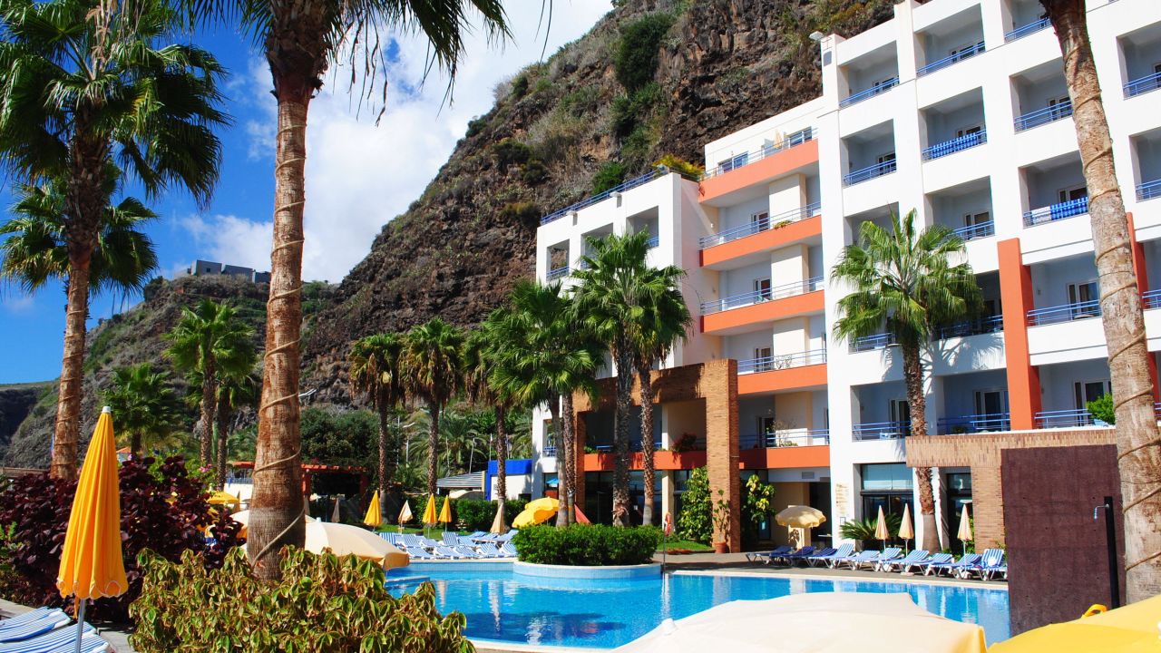 Calheta Beach (Calheta) • HolidayCheck (Madeira | Portugal)