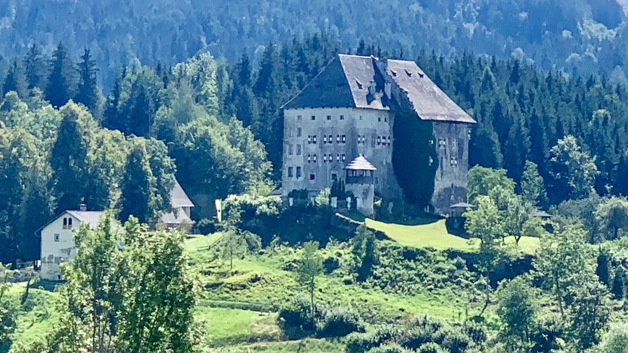 Schloss Moosburg (Moosburg) • HolidayCheck (Kärnten | Österreich)
