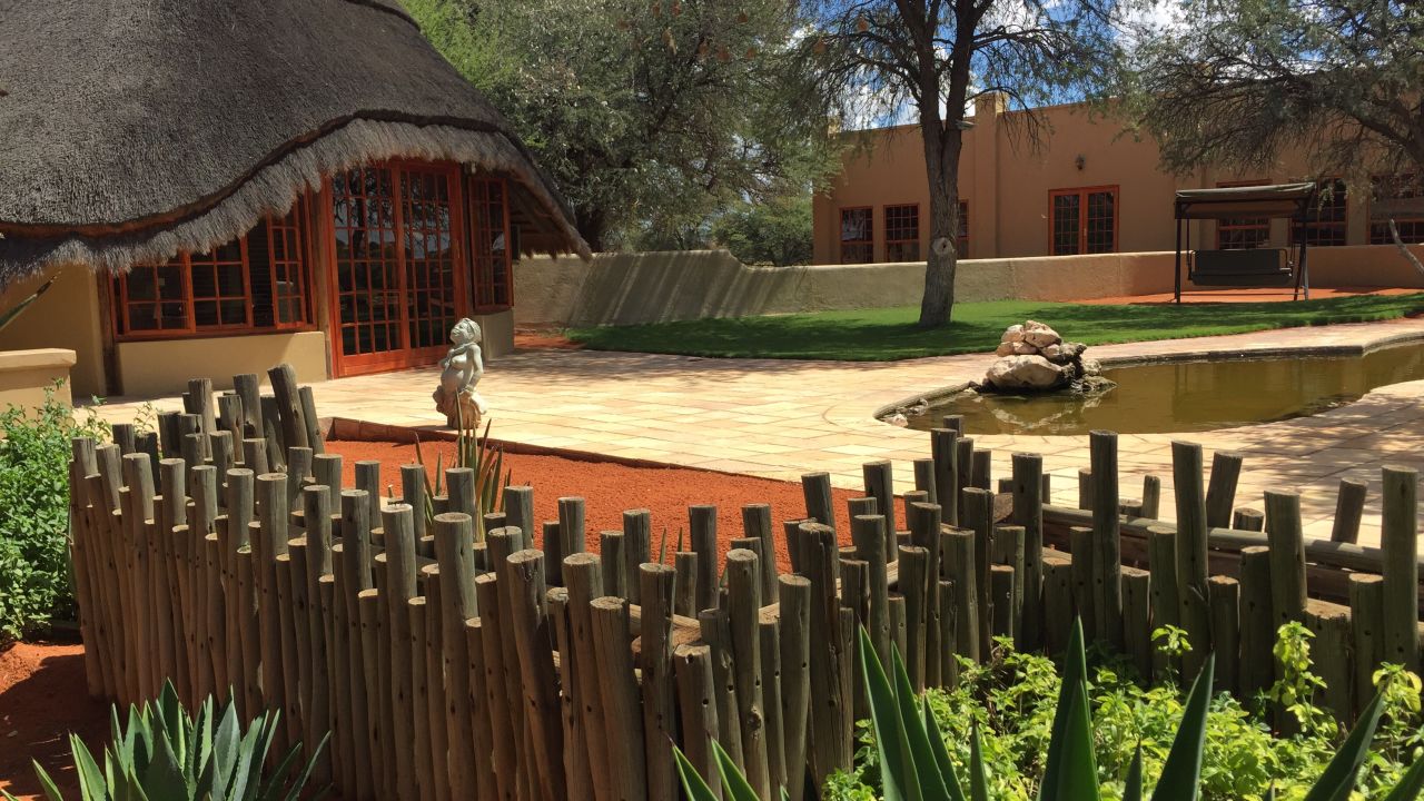 Intu Afrika - Zebra Kalahari Lodge (Hoachanas) • HolidayCheck (Hardap ...