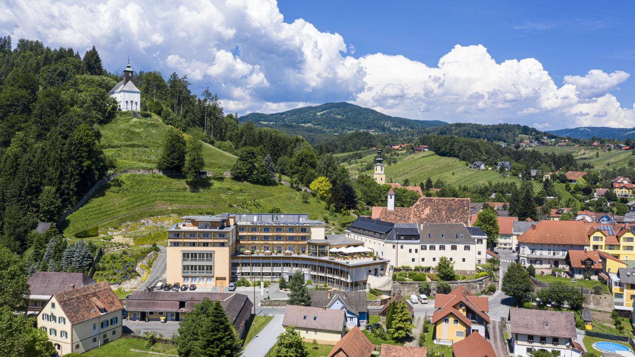 Hotel & Moorbad Im Kloster Schwanberg (Schwanberg) • HolidayCheck ...