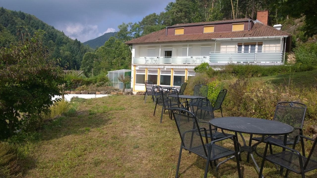 Hotel Berghof & Wirtshaus Hüttenzauber (Albersweiler) • HolidayCheck ...