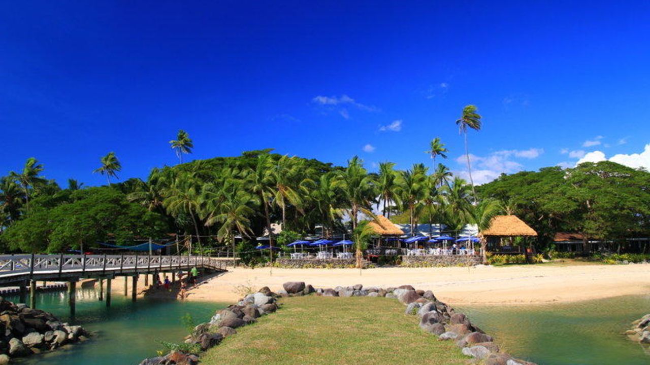 First Landing Beach Resort & Villas in Lautoka • HolidayCheck | Fidschi ...