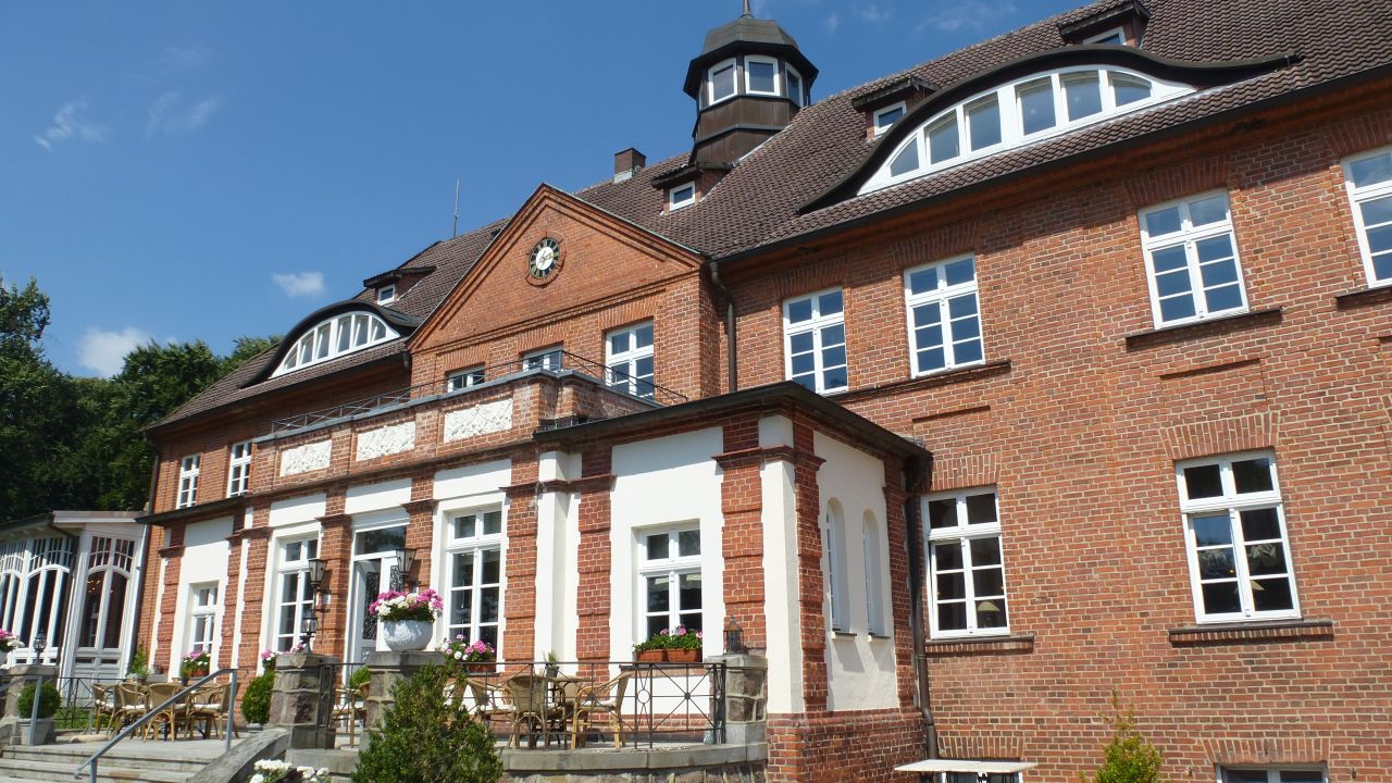 Schlosshotel Basthorst (Gneven) • HolidayCheck (Mecklenburg-Vorpommern ...