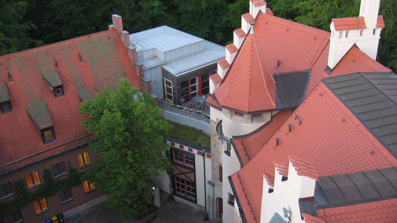 Jugendherberge Burg Schwaneck (Pullach) • HolidayCheck (Bayern ...