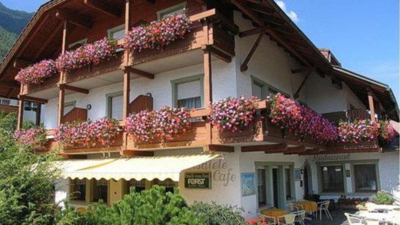 Hotel Zum Schlössl (Uttenheim) • HolidayCheck (Südtirol | Italien)