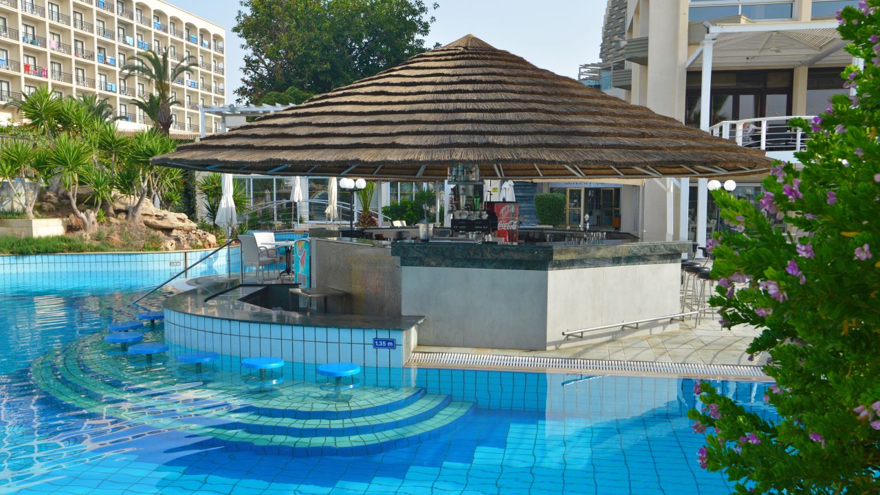 The Golden Bay Beach Hotel (Pyla) • HolidayCheck (Südzypern | Zypern)