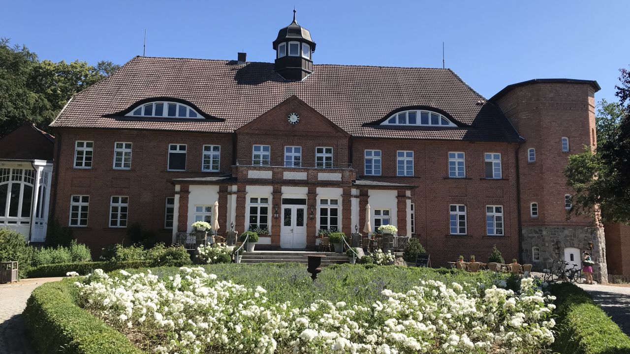 Schlosshotel Basthorst (Gneven) • HolidayCheck (Mecklenburg-Vorpommern ...
