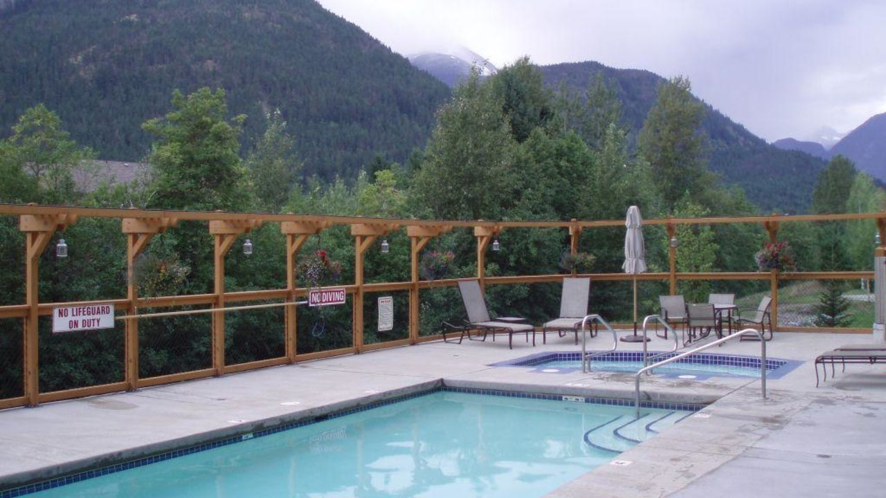 Hotel Pemberton Valley Lodge (Pemberton) • HolidayCheck (British ...