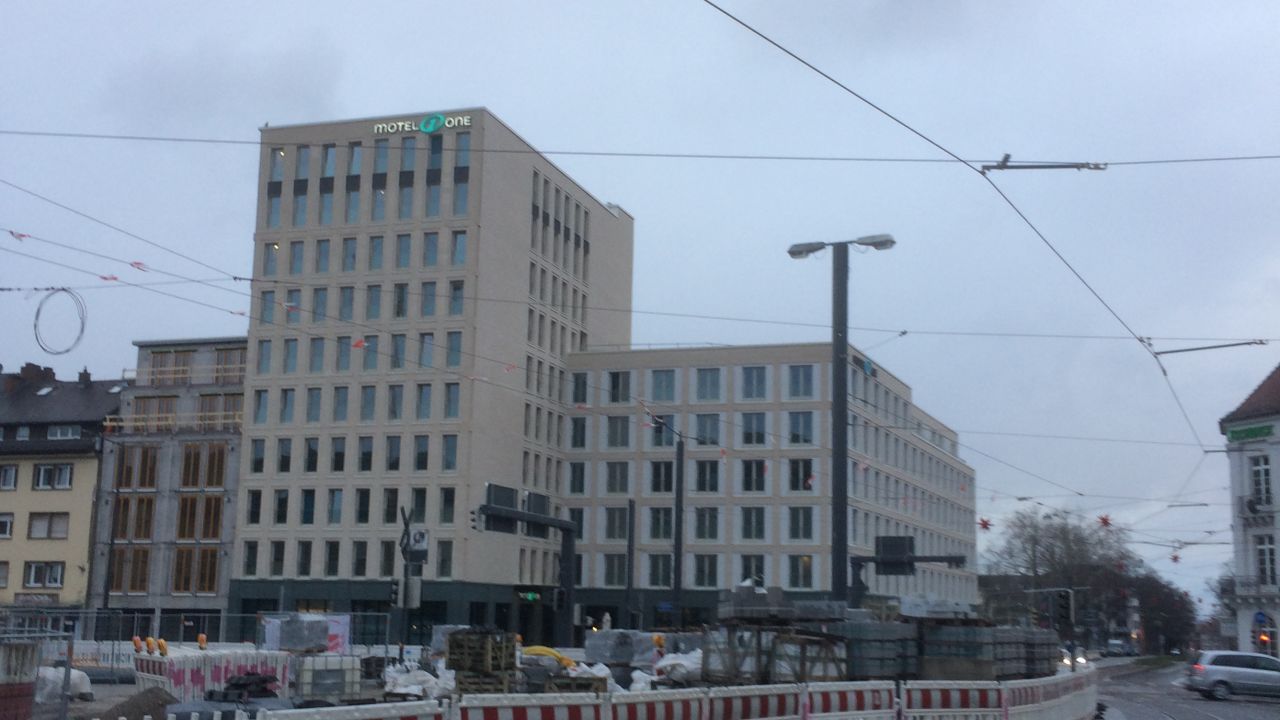Motel One Freiburg Parken